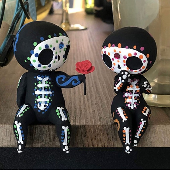 Accents | Small Sugar Skull Couple Resin Statue Set | Poshmark